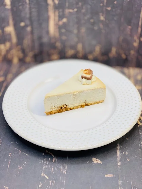 Snickers Cheesecake (12") Handcrafted in Miami - Lisa's Cheesecakes